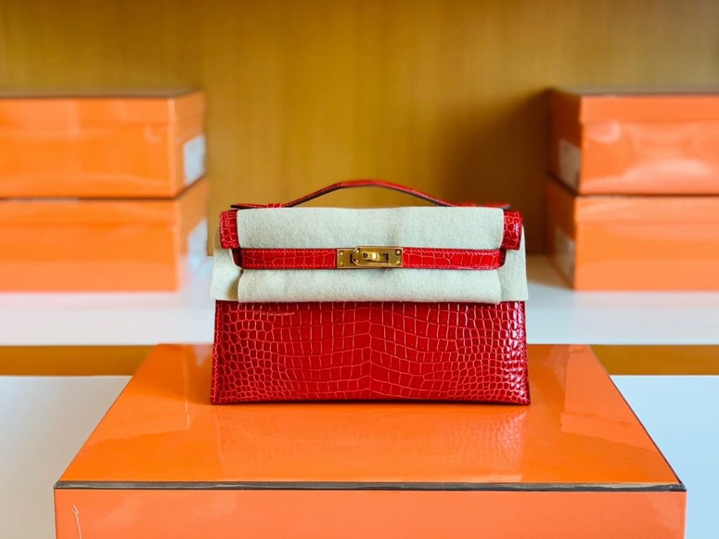 Hermes Mini Kelly pochette Shiny Porosus crocodile Ferrari red Gold ...