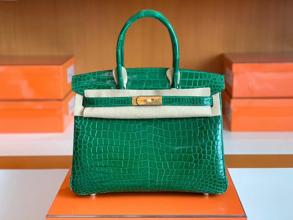 Hermès Birkin Shiny Porosus 6Q jade green Gold Hardware 30cm Full ...